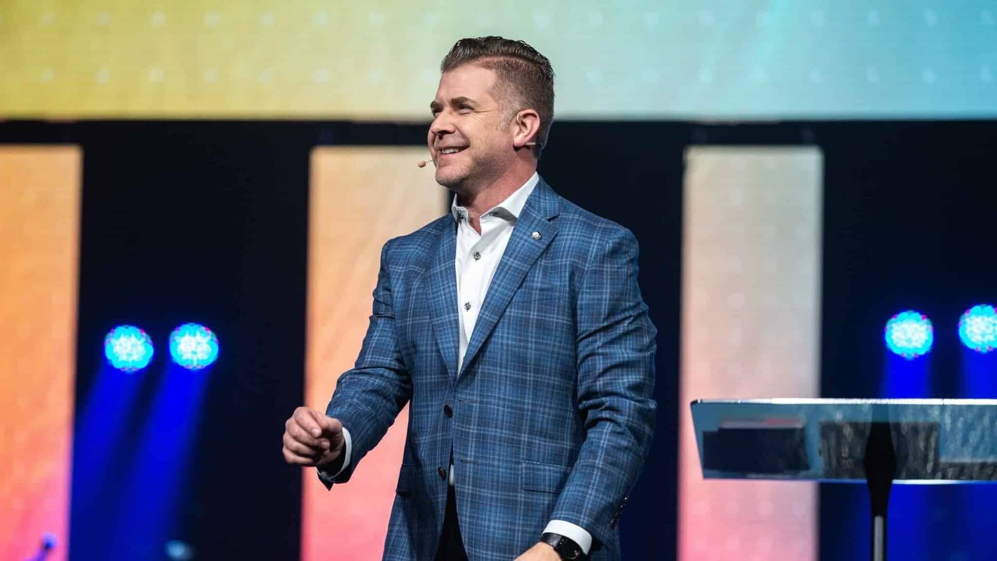 Former Megachurch Pastor Remarried After Adulterous Affair, Resignation